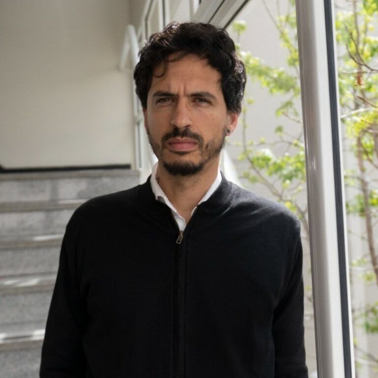 Zuckermusk: la privatización del discurso público - Revista Anfibia
