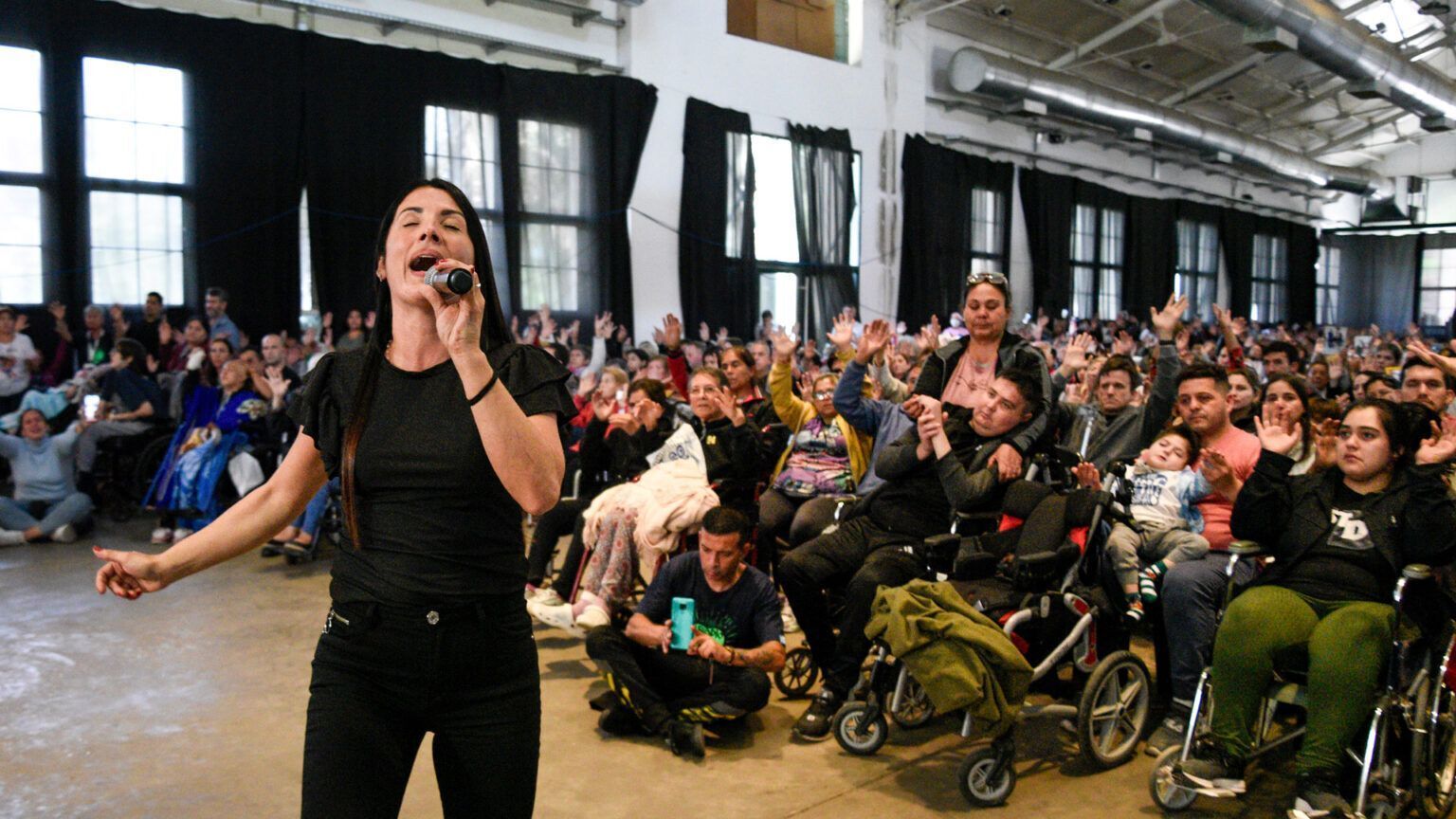 Leda Bergonzi | El regreso de los dioses desterrados - Revista Anfibia